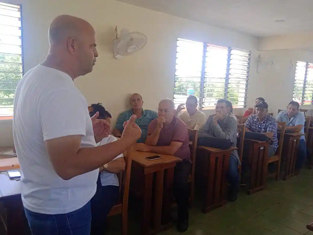 Visita primer secretario del Partido en Villa Clara comunidad de ...