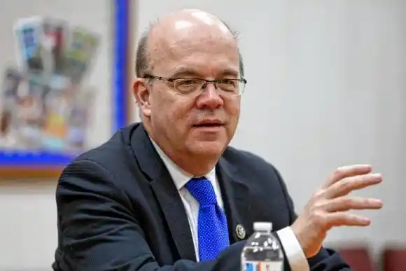 Congresistas estadounidenses McGovern y Lee culpan al bloqueo de crisis ...